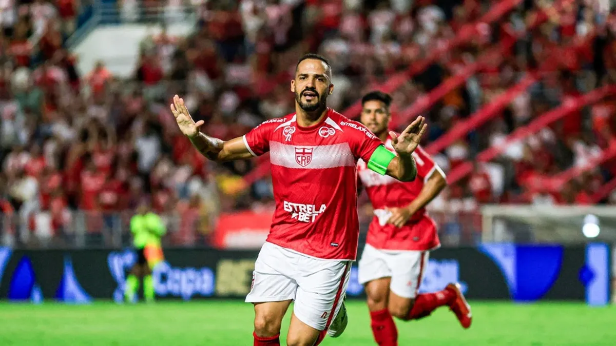 Anselmo Ramon alcança 40 gols pelo CRB, revelando seus gols mais incríveis